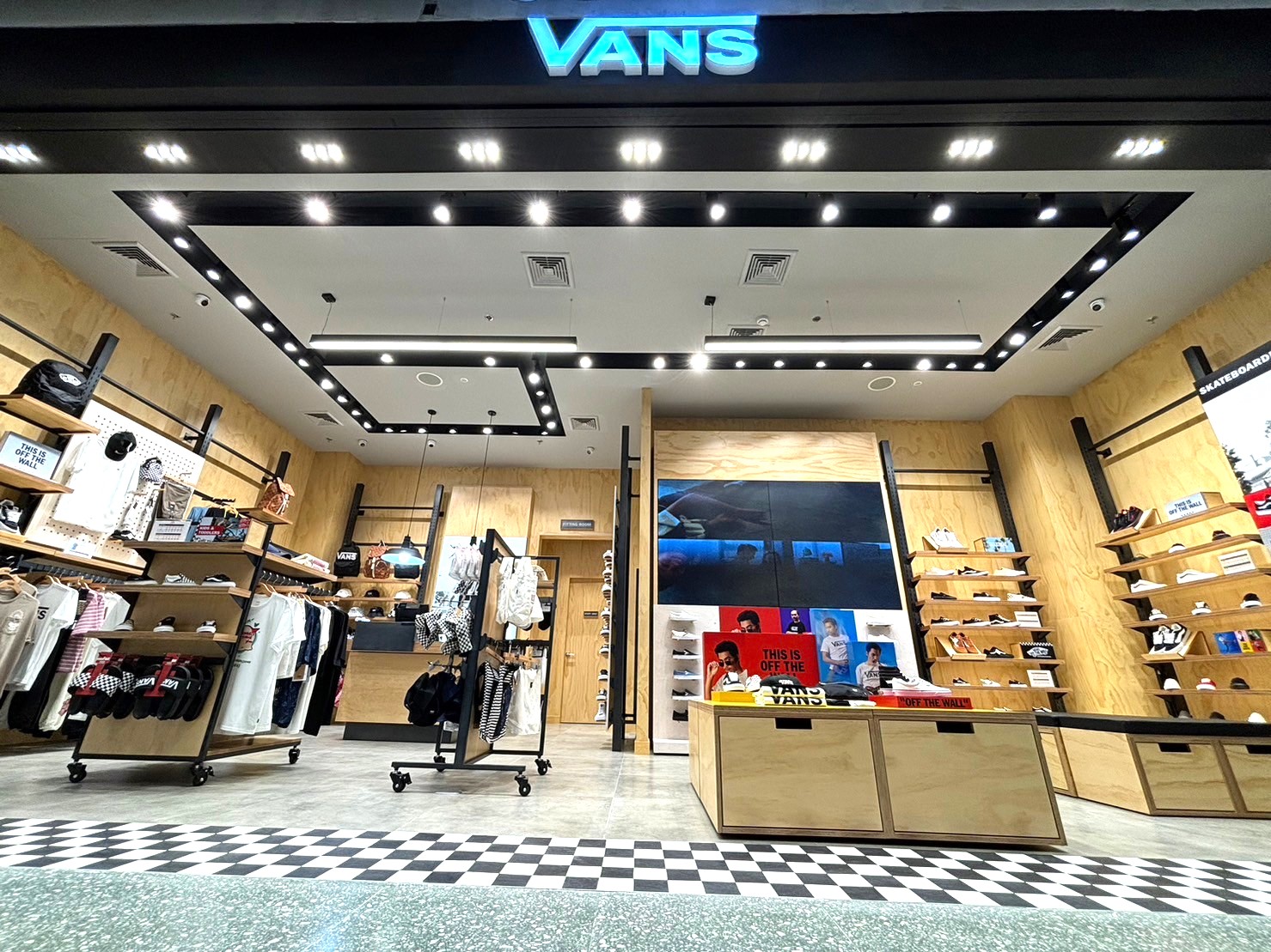 NEW VANS STORE AT CENTRAL NAKHON SAWAN - ThaiOutdoorGroup